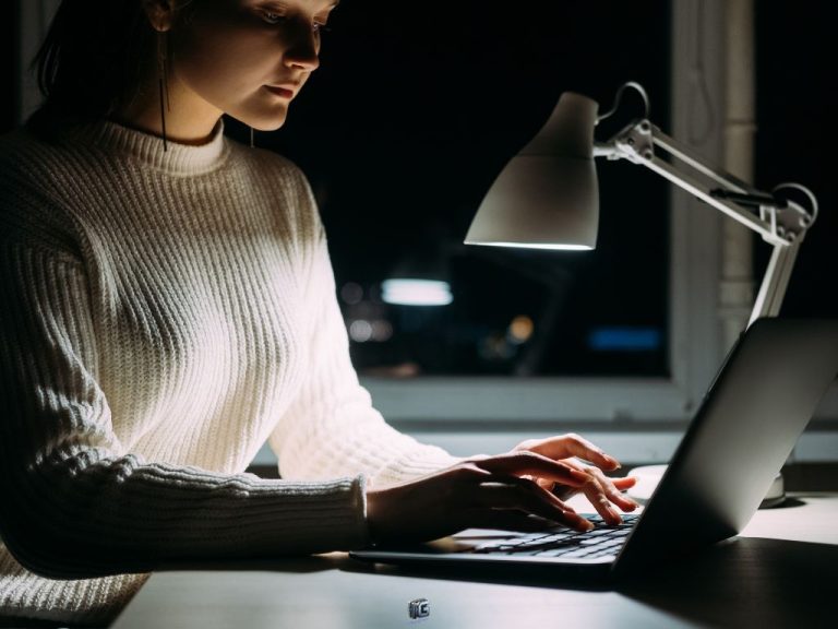 Remote Copywriter Jobs: How to Build a Successful Career - Ismel Guerrero.